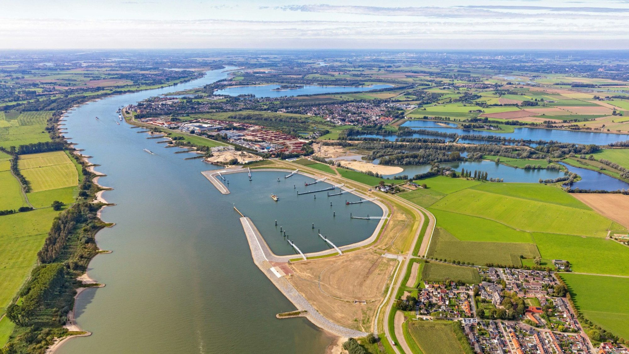 Walstroom verplicht in de haven van Spijk | Platform Duurzaam Varend ...